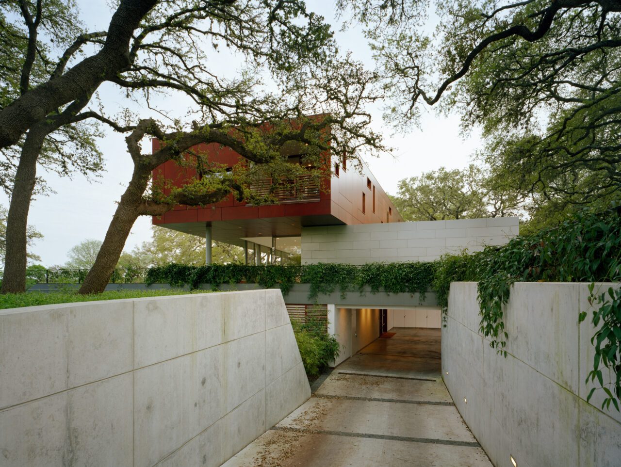 Floating Box House | GLUCK+